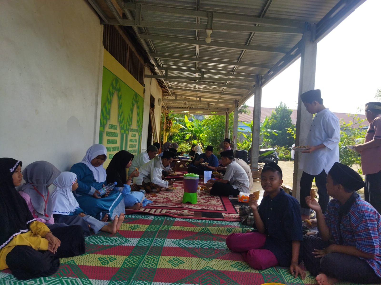 Sambut 1 Muharram, Kedai Abang Adek Berbagi Makanan Pada Santri TPQ ...