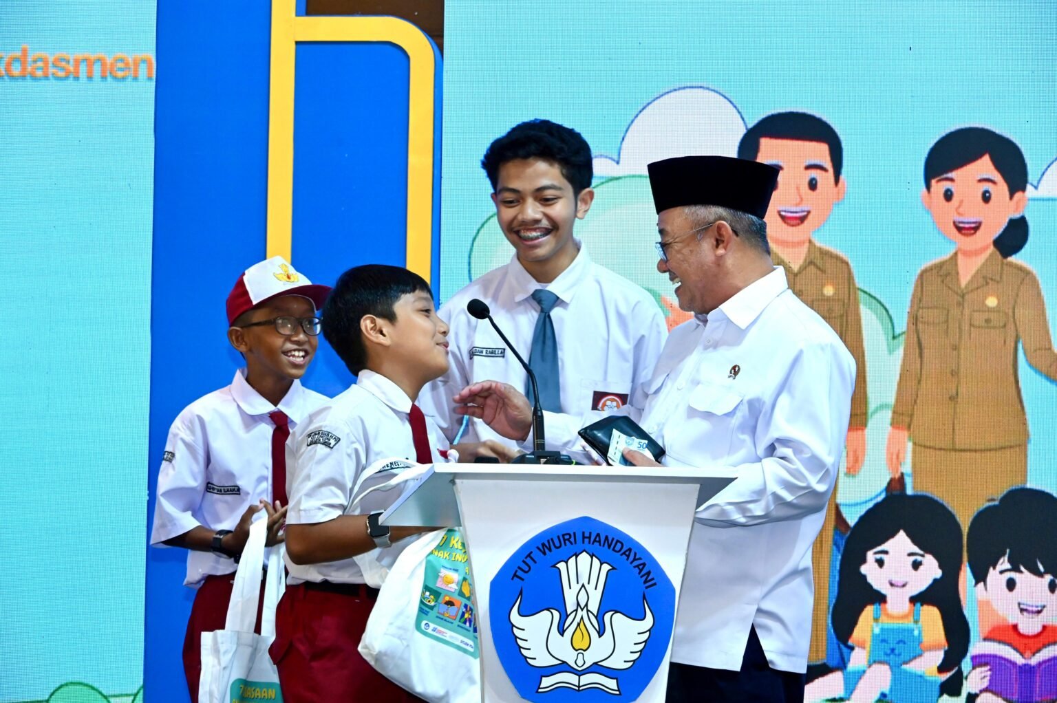Mendikdasmen Ajak Peserta Didik menjadi Anak Indonesia Hebat melalui ...